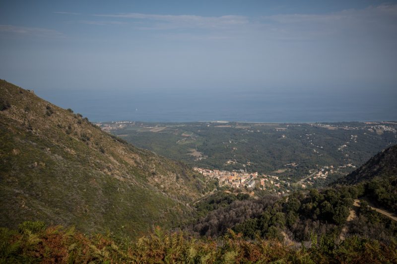 Cervione : randonnée jusqu'au belvédère d'un beau village Corse