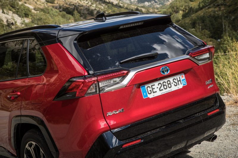 RAV4 PHEV - le best-seller de Toyota passe au rechargeable